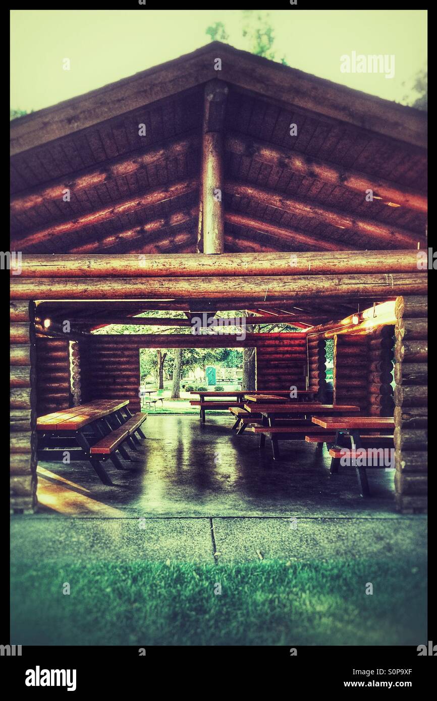 Log outhouse hi-res stock photography and images - Alamy