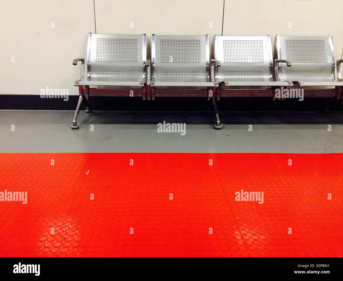 Empty station hi-res stock photography and images - Alamy