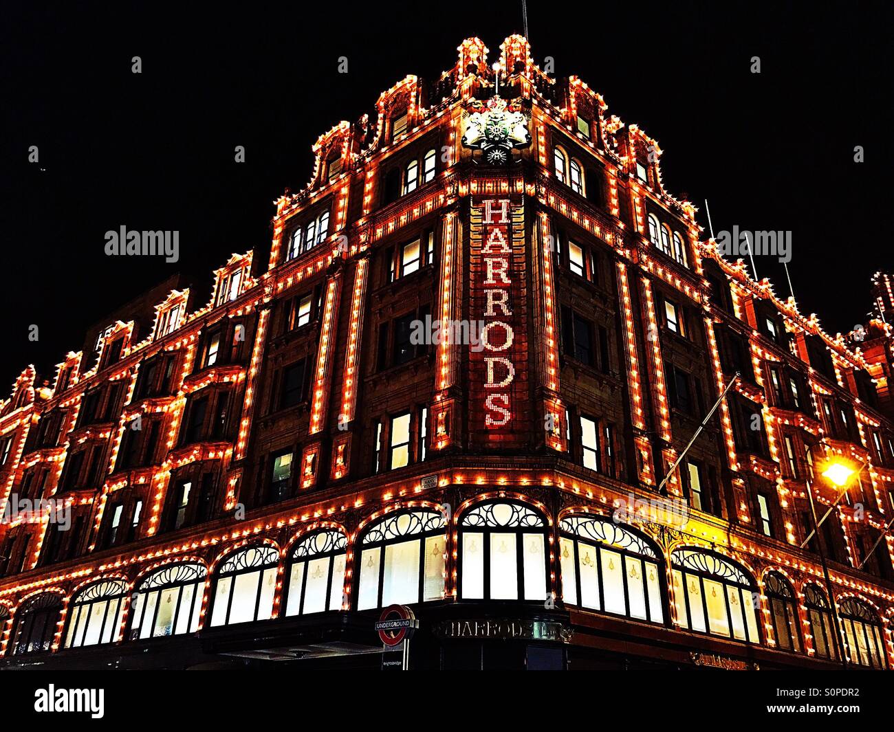 Shopping centre harrods london hi-res stock photography and images - Alamy