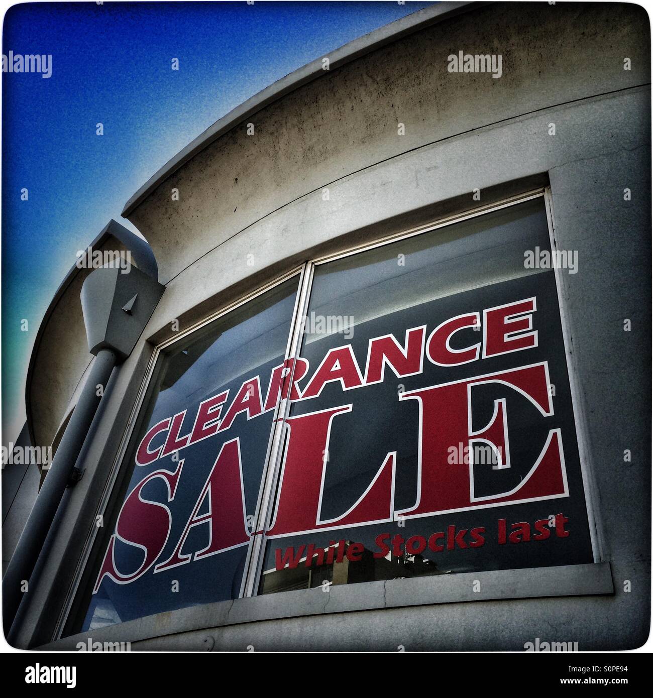 Clearance sign at automobile shop Stock Photo - Alamy