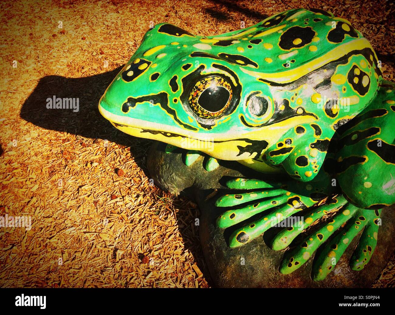 Frog statue hi-res stock photography and images - Alamy