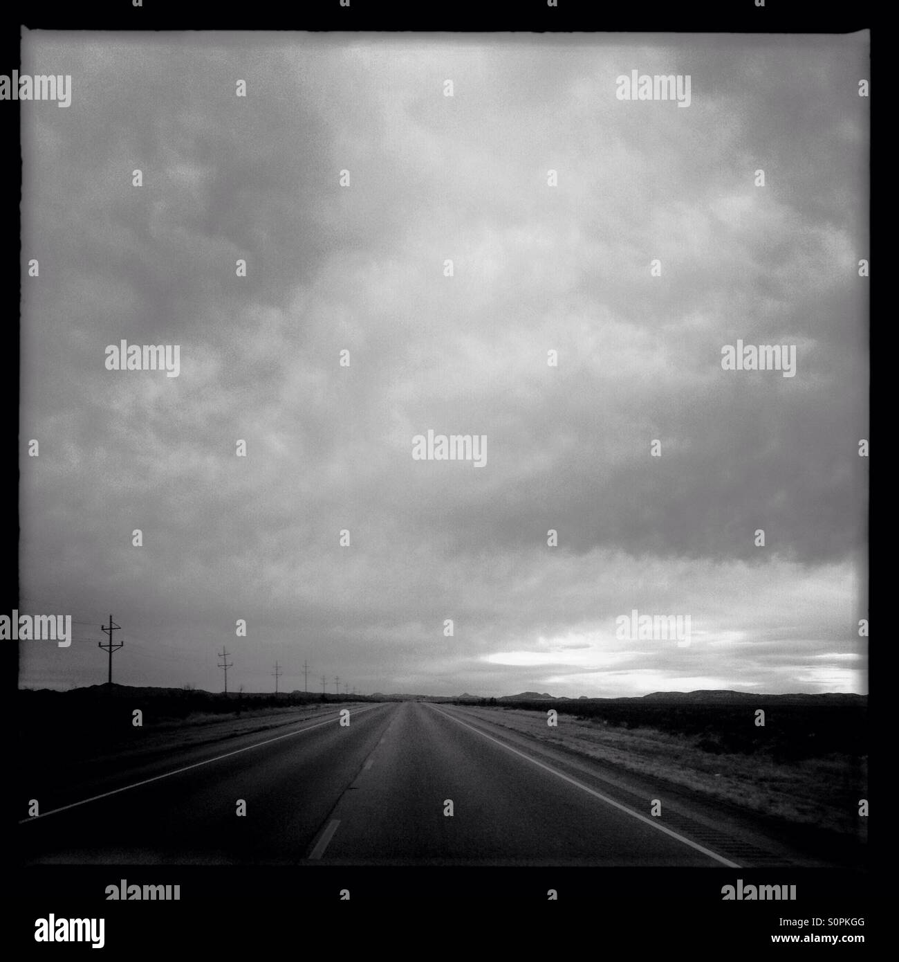 Empty road at the west hi-res stock photography and images - Alamy