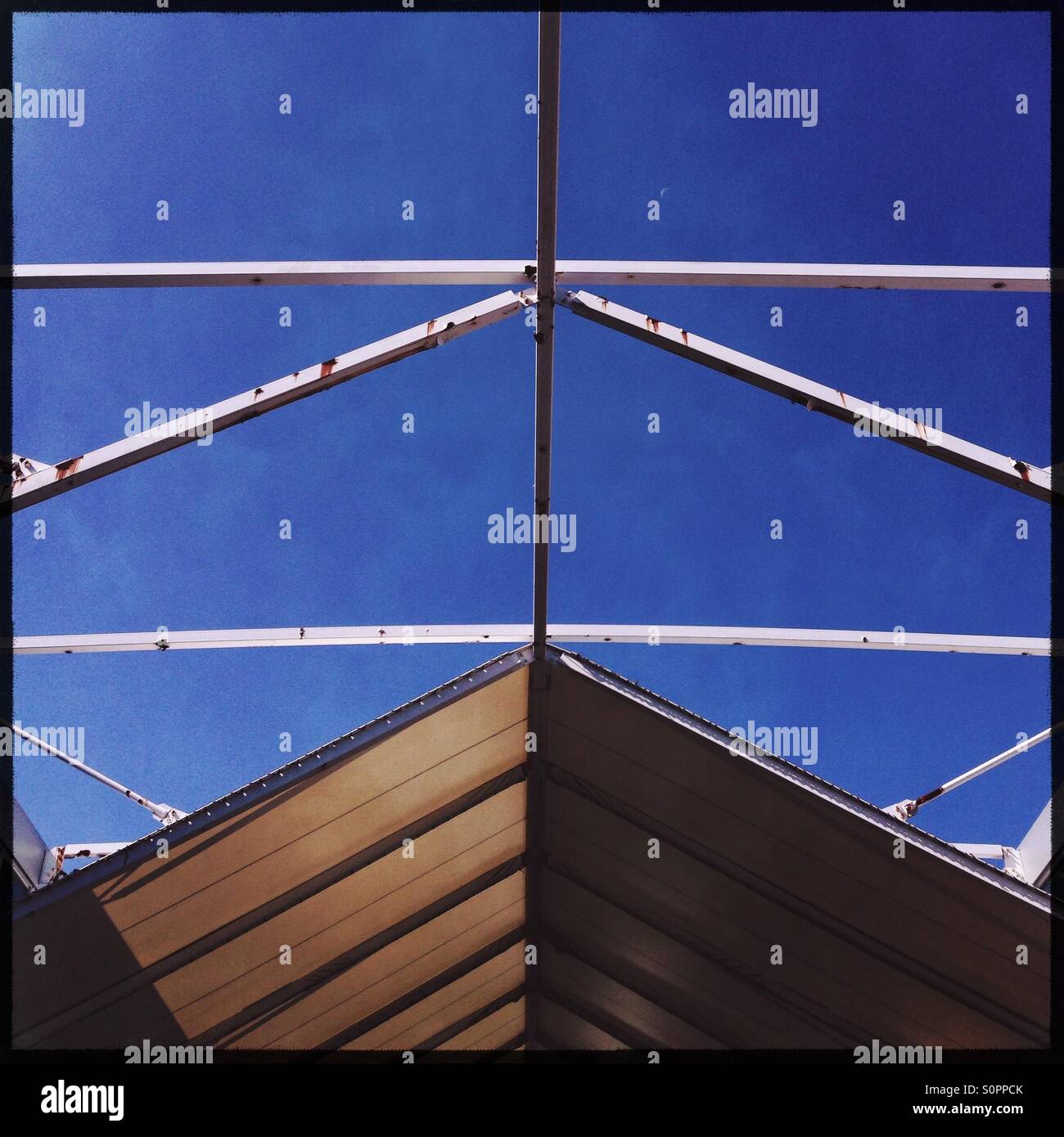 Symmetrical architecture hi-res stock photography and images - Alamy