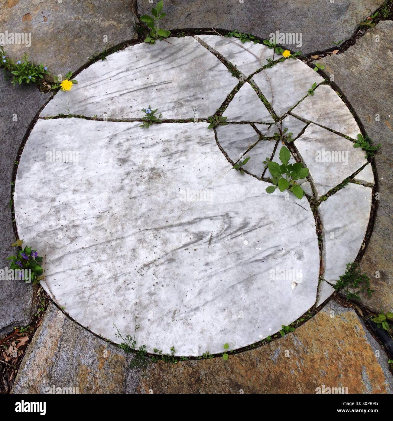 Cobblestone circular hi-res stock photography and images - Alamy