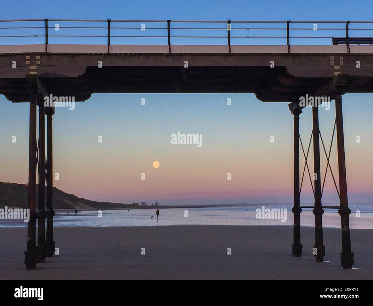 Seaside moon hi-res stock photography and images - Alamy