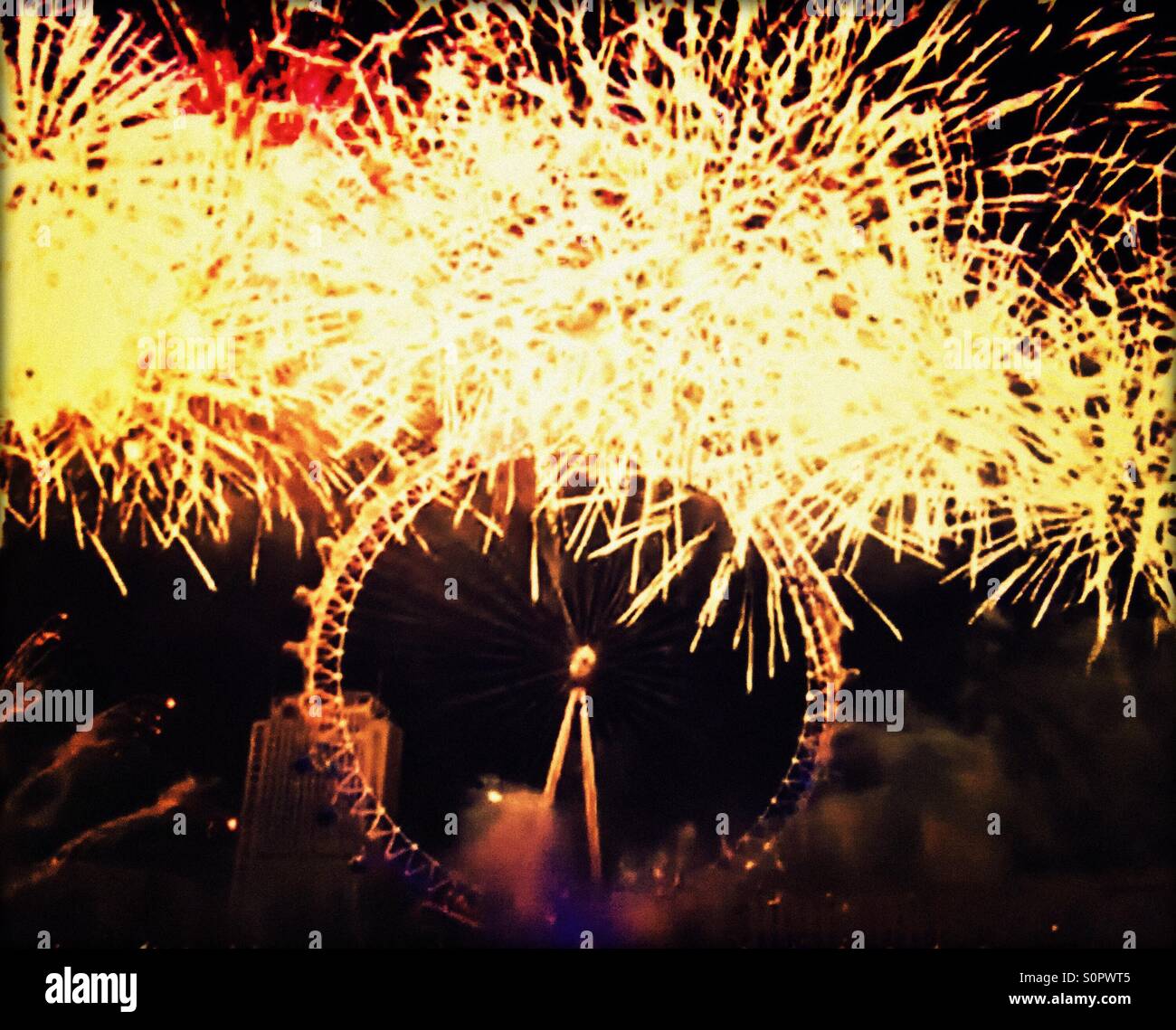 London skyline wheel fireworks hi-res stock photography and images - Alamy