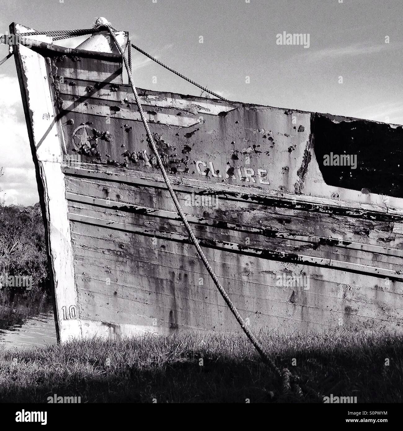 White ship bow hi-res stock photography and images - Alamy