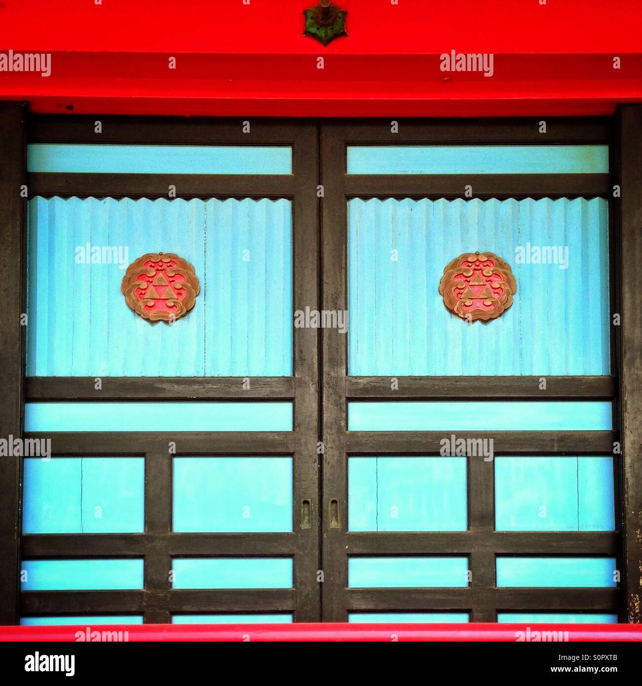 Traditional japanese temple door hi-res stock photography and images ...