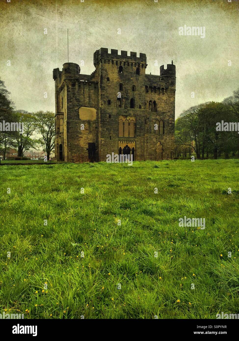 Ancient ruined castle in England Stock Photo - Alamy
