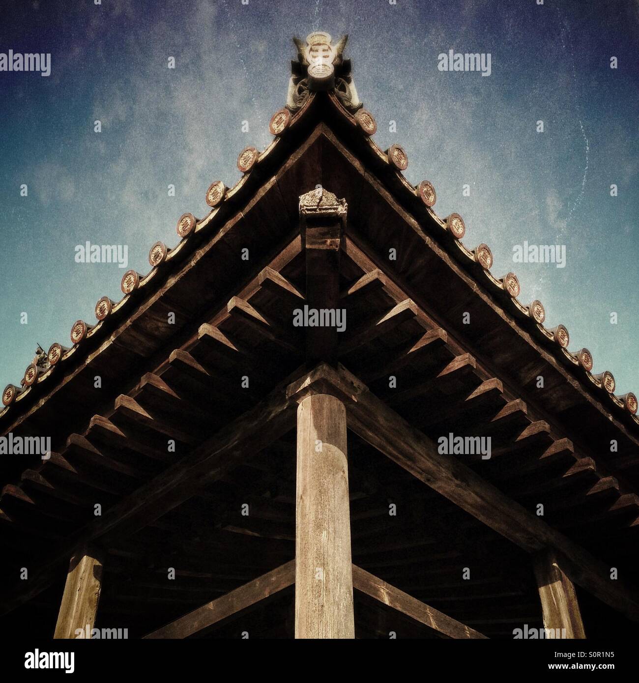 Japanese temple roof tiles hi-res stock photography and images - Alamy