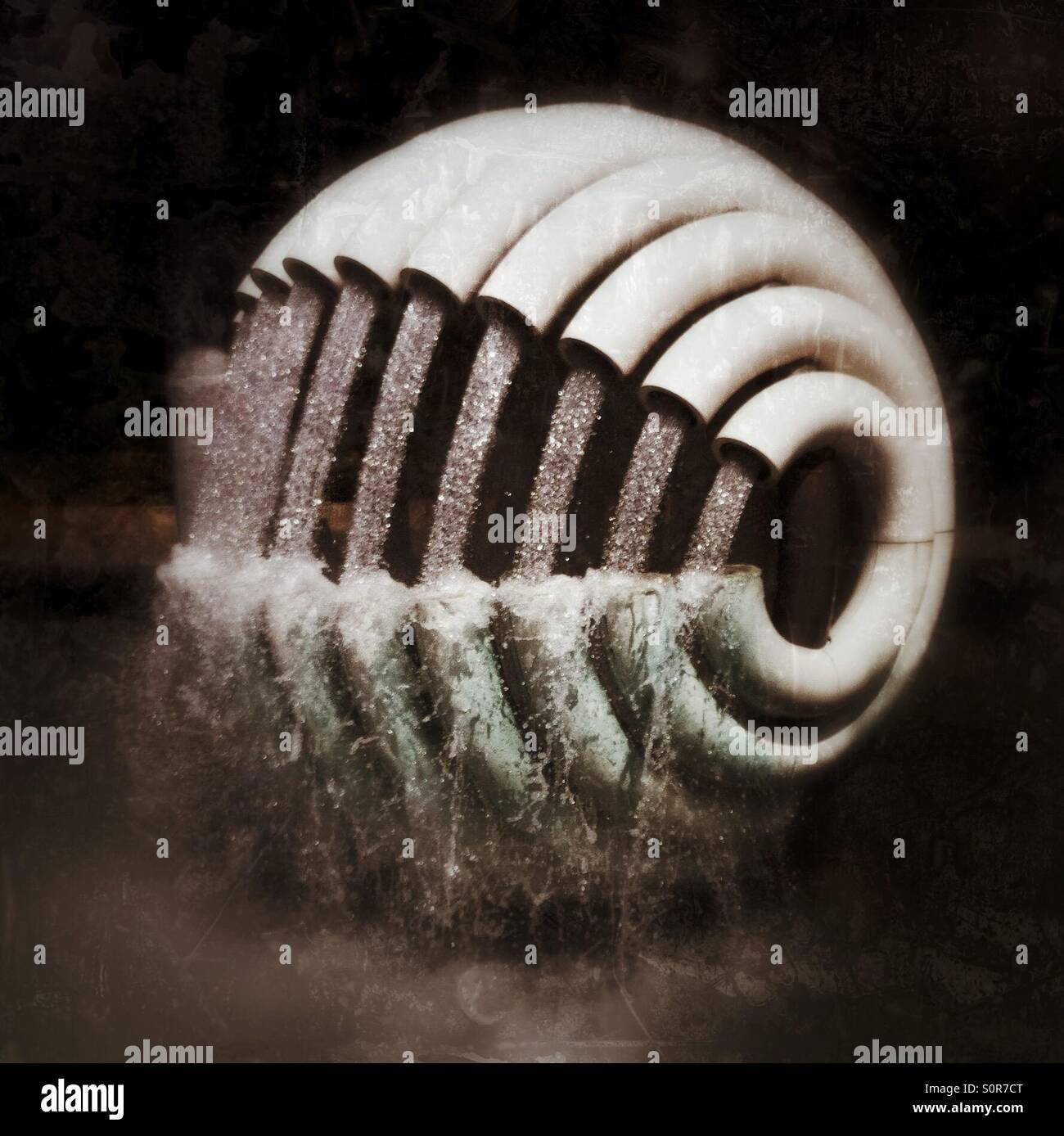 Fountain water flow hi-res stock photography and images - Alamy