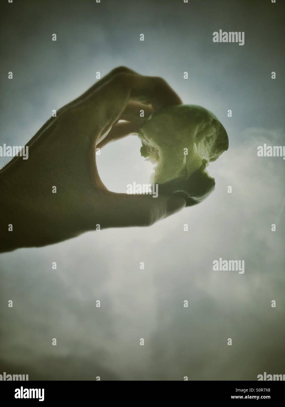 Hand apple hi-res stock photography and images - Alamy