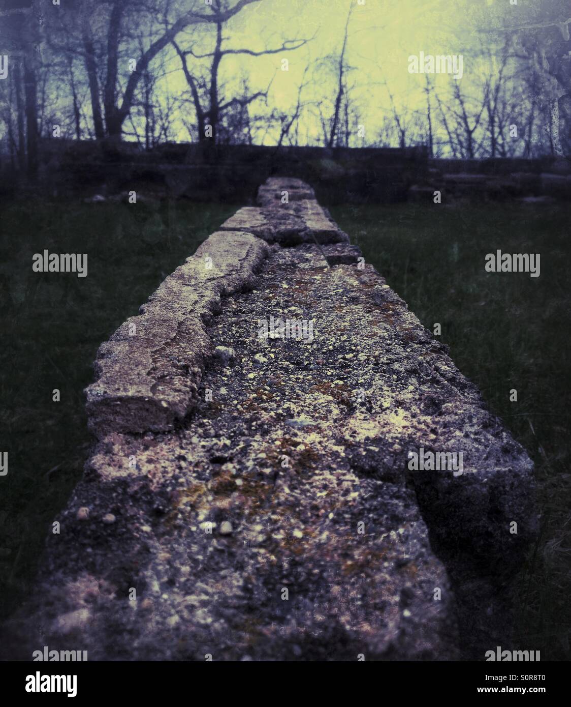 Crumbling foundation hi-res stock photography and images - Alamy