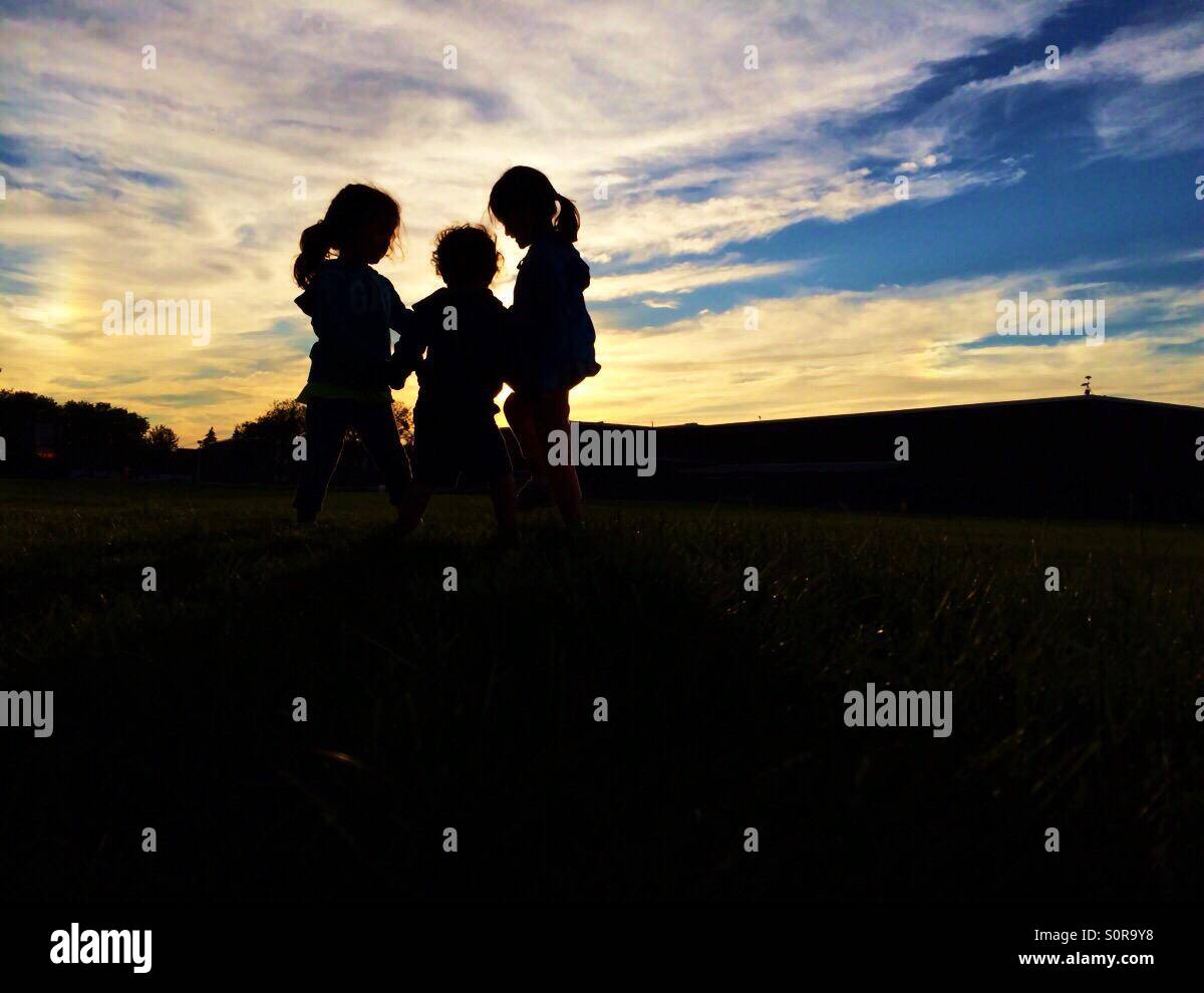 Siblings silhouette hi-res stock photography and images - Alamy