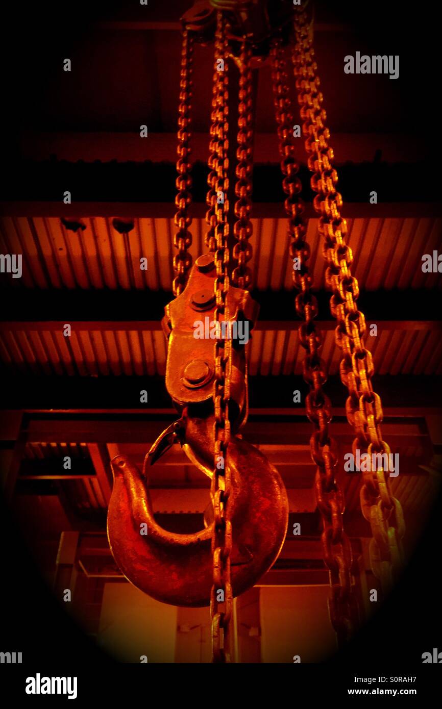 Heavy duty chain hi-res stock photography and images - Alamy