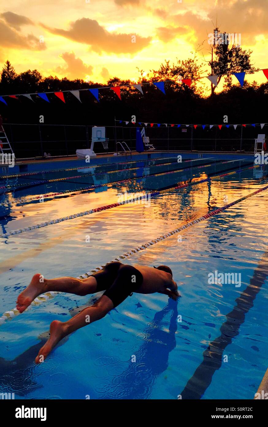 Boy dive team hi-res stock photography and images - Alamy