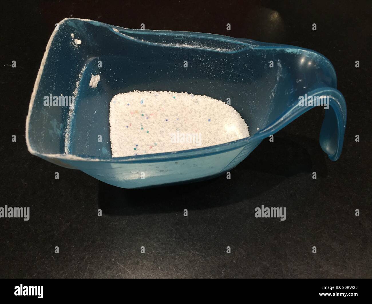 Scoop of washing powder hi-res stock photography and images - Alamy