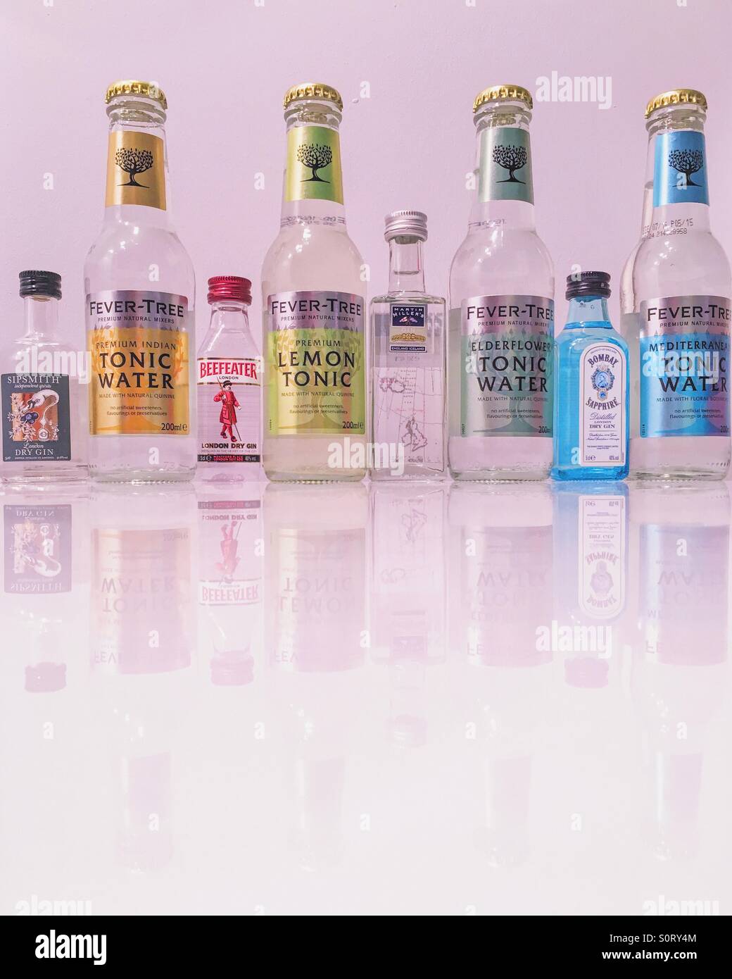 Gin and tonics Stock Photo - Alamy