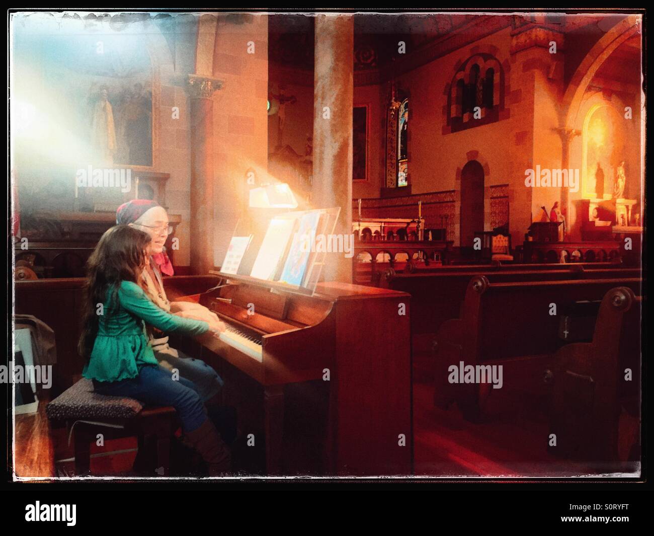 Church piano hi-res stock photography and images - Alamy