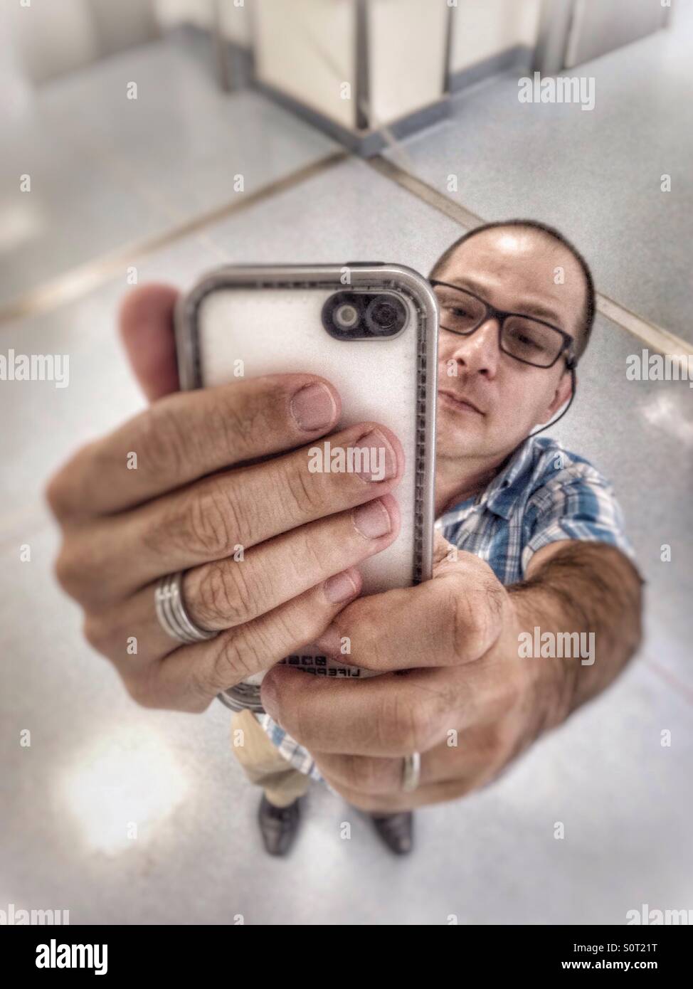 Man selfie mirror hi-res stock photography and images - Alamy