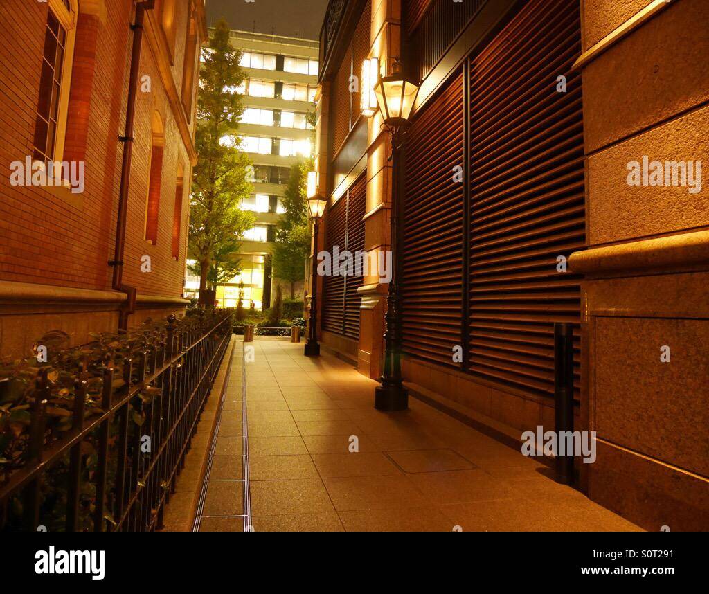 Tokyo back alley hi-res stock photography and images - Alamy