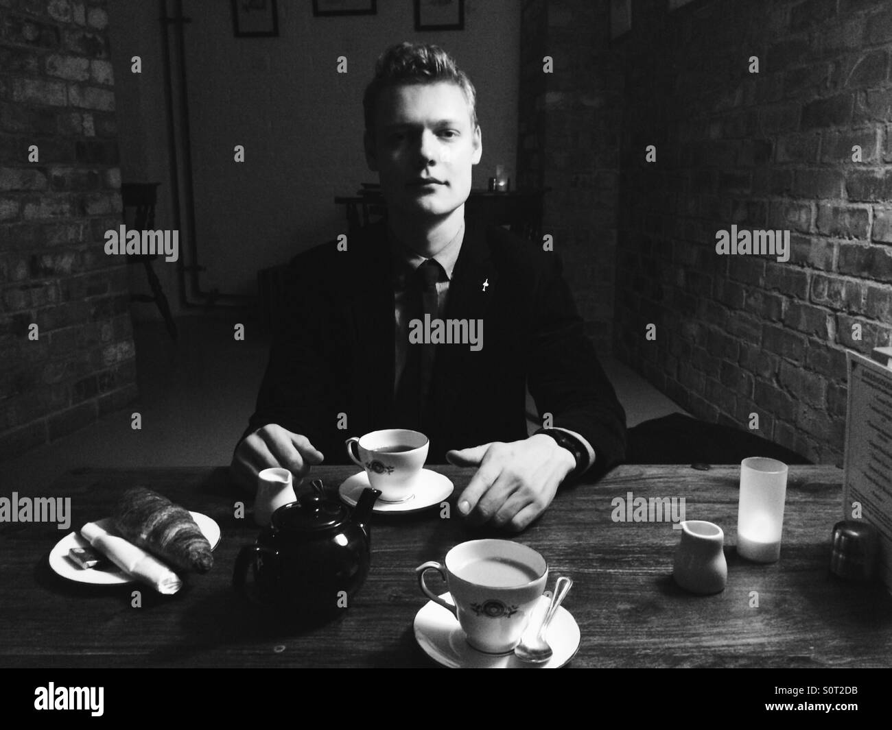 English tea house Black and White Stock Photos & Images - Alamy