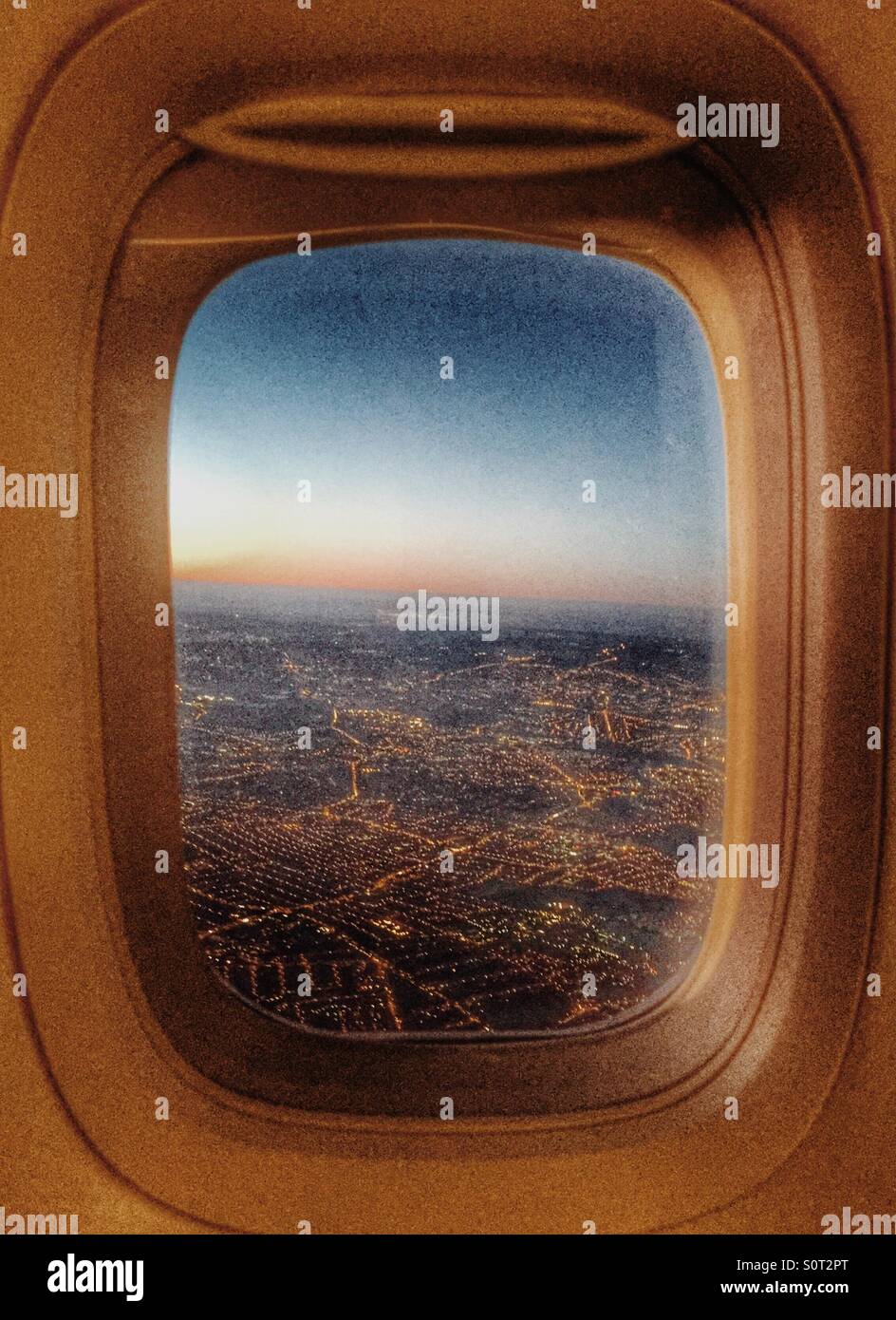 Aeroplane window view hi-res stock photography and images - Alamy