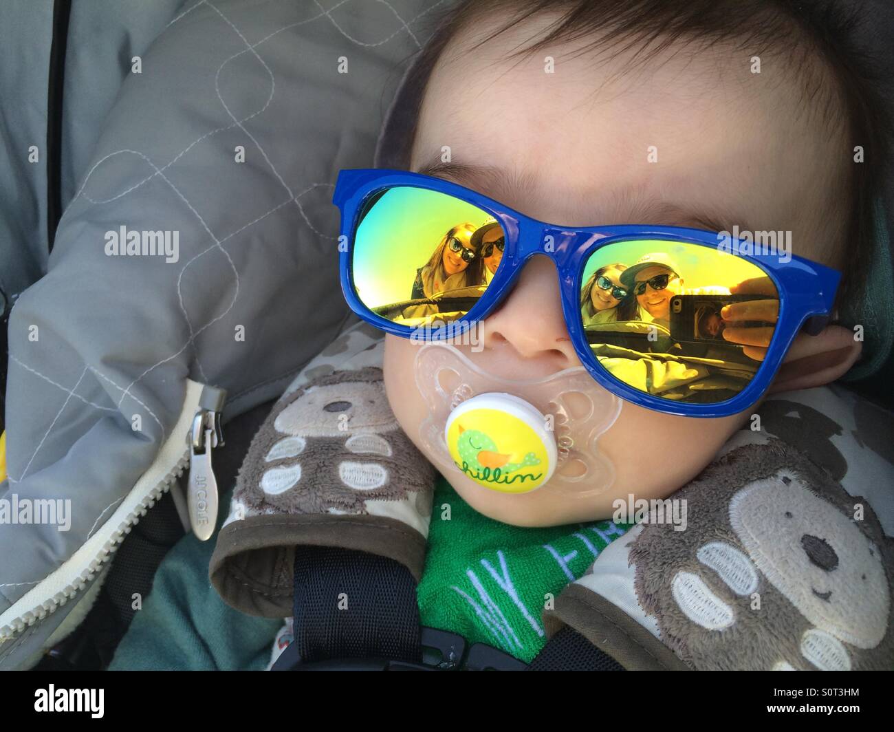 Family sunglasses hi-res stock photography and images - Alamy