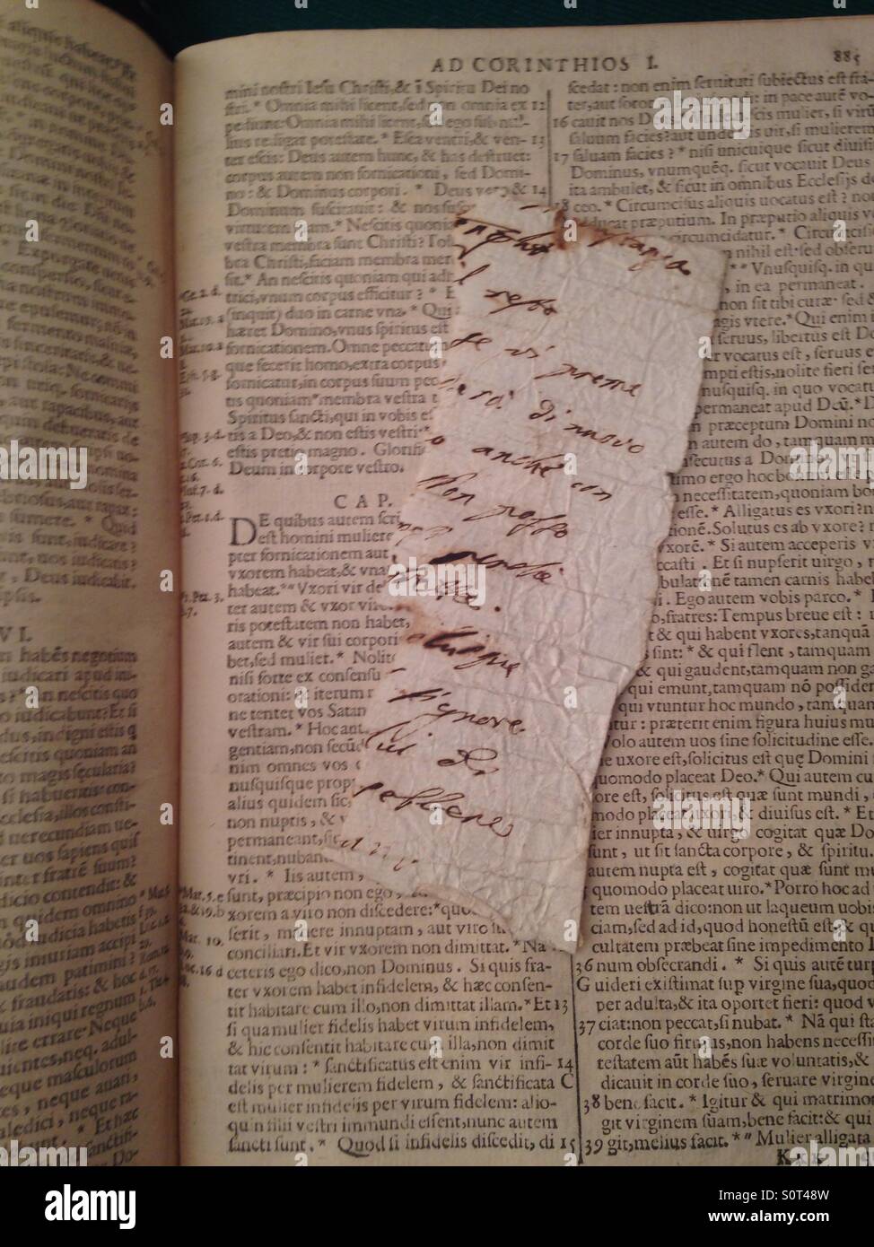 Ancient bible hi-res stock photography and images - Alamy