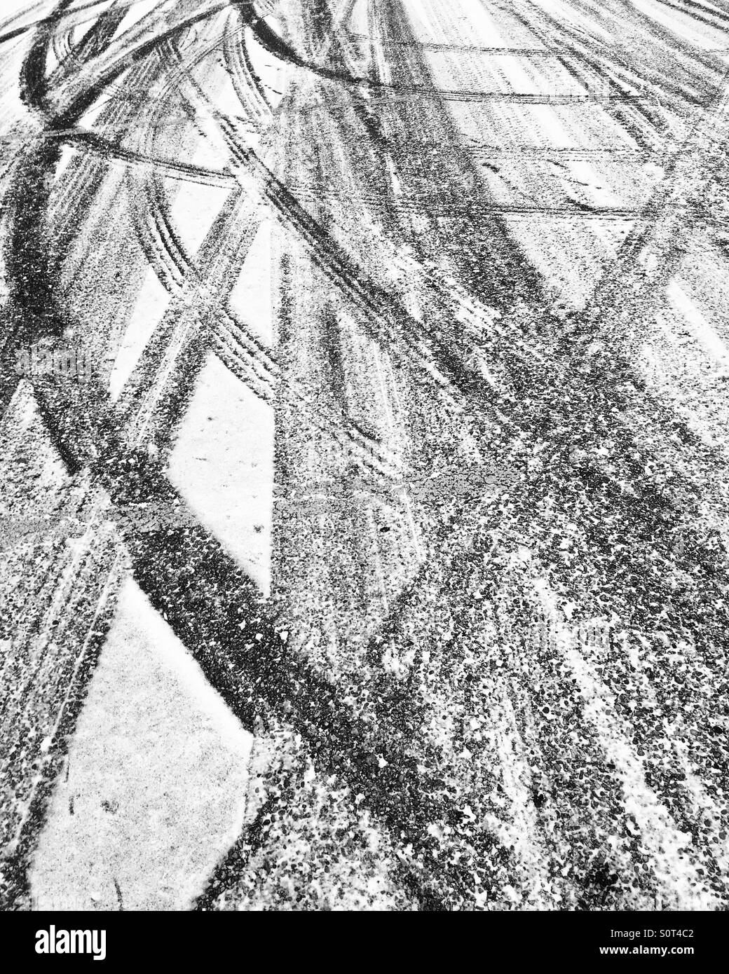 Snow tire tracks hi-res stock photography and images - Alamy