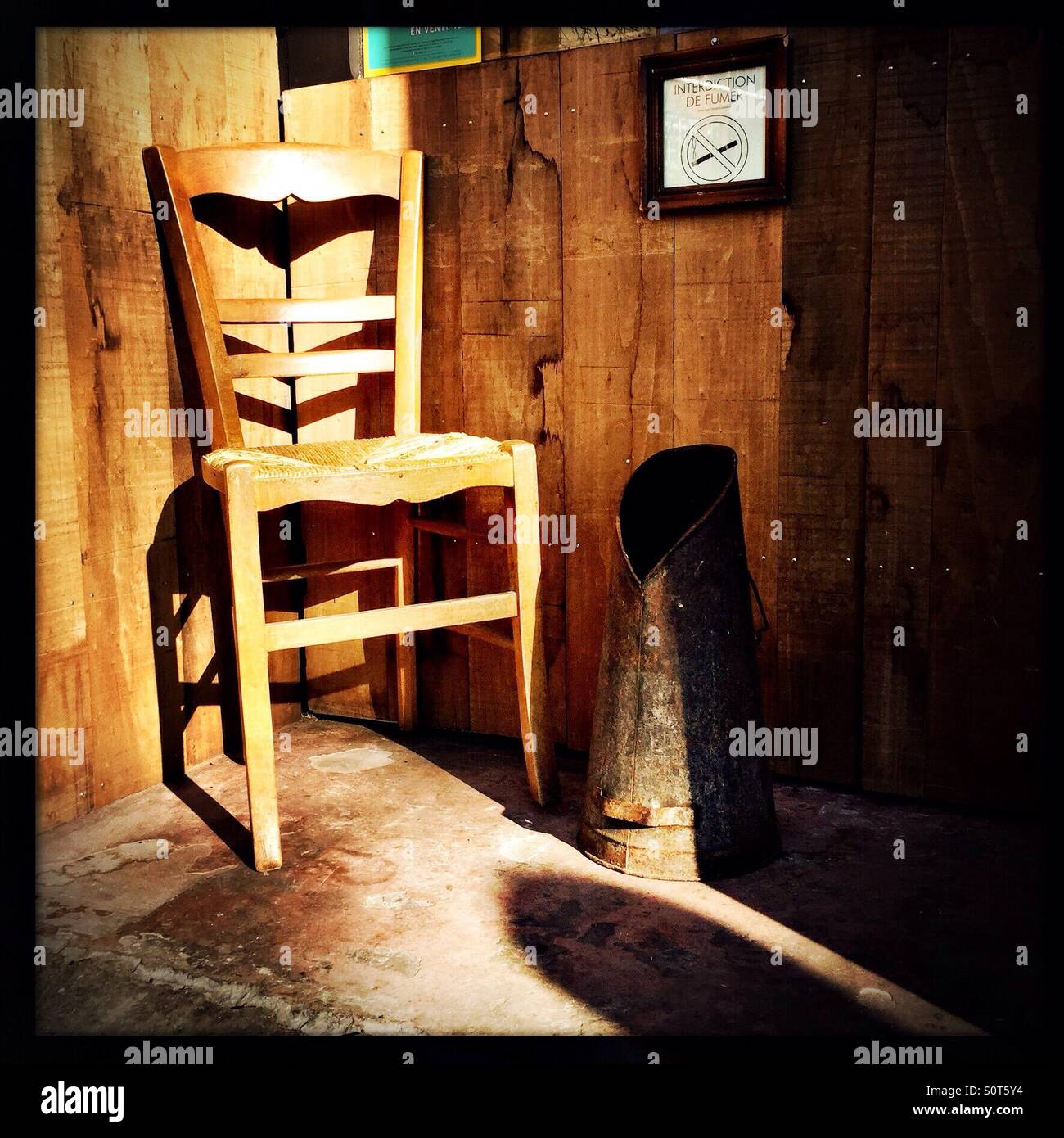 Coal scuttle hi-res stock photography and images - Alamy