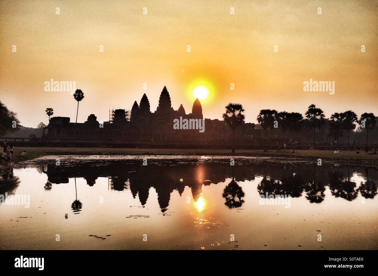 Angkor wat sun rise hi-res stock photography and images - Alamy