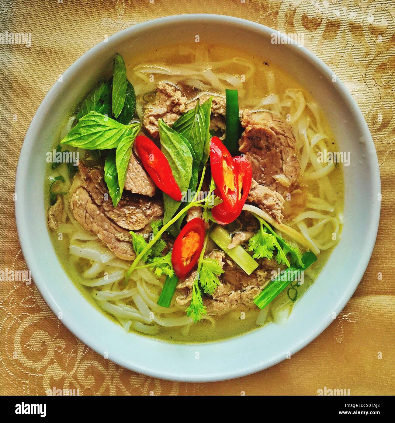 Vietnamese beef noodle soup Pho Stock Photo - Alamy