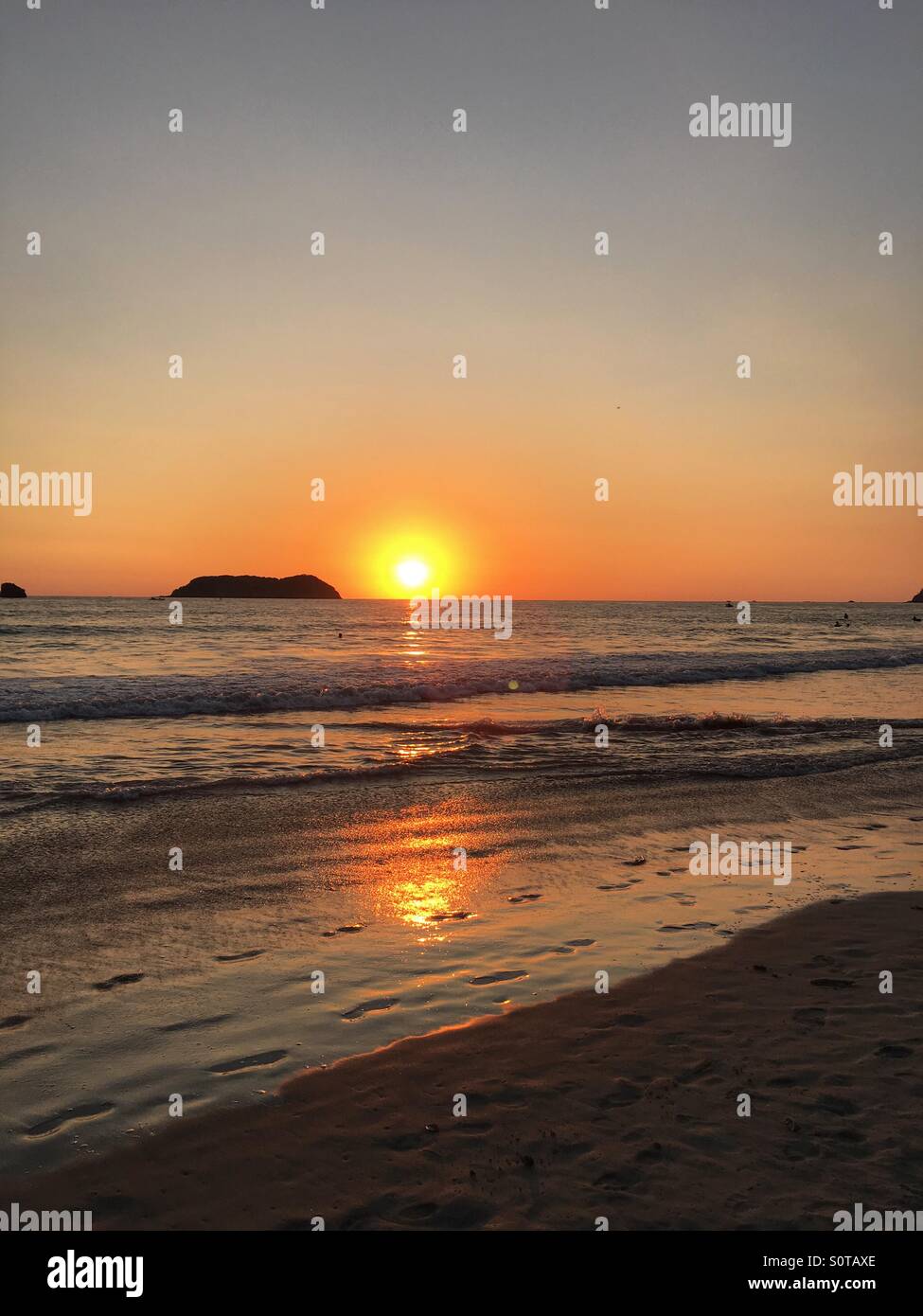 Costa rican sunset hi-res stock photography and images - Alamy