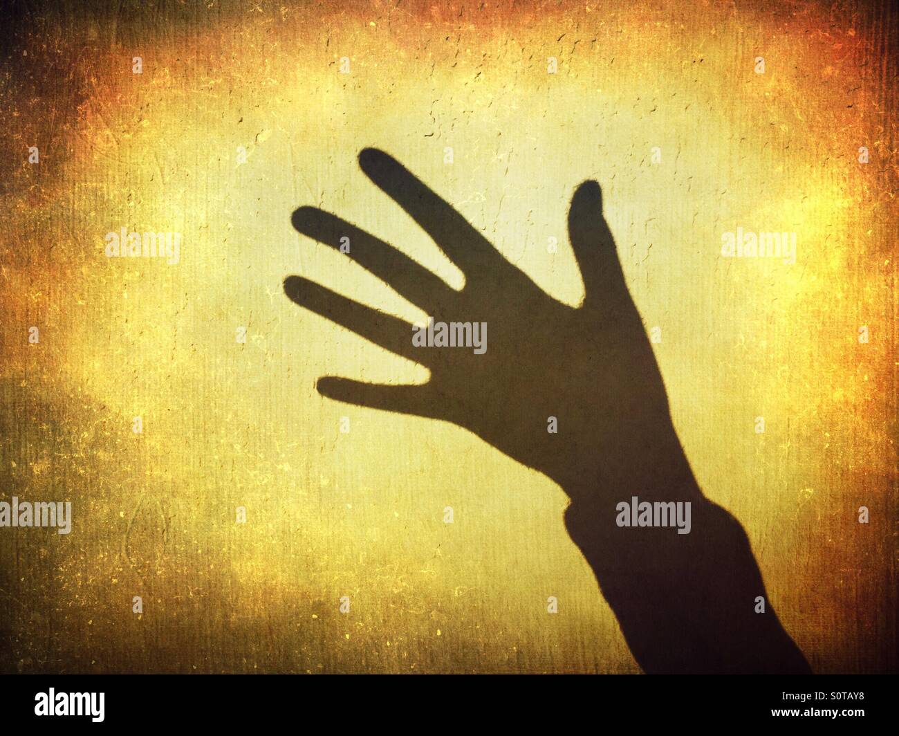 Shadow of a hand showing five fingers Stock Photo - Alamy