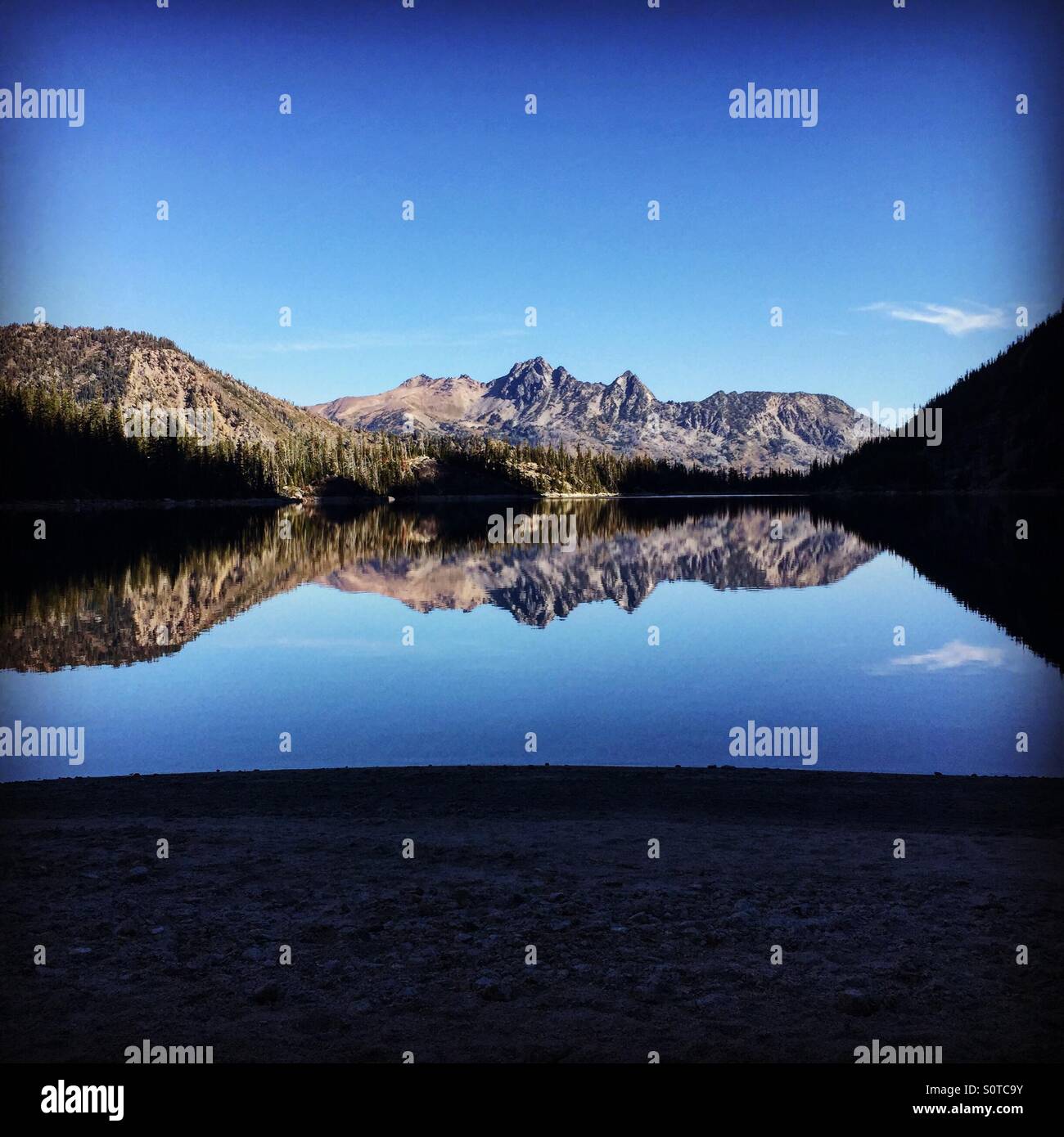 Colchuck lake lakes hi-res stock photography and images - Alamy