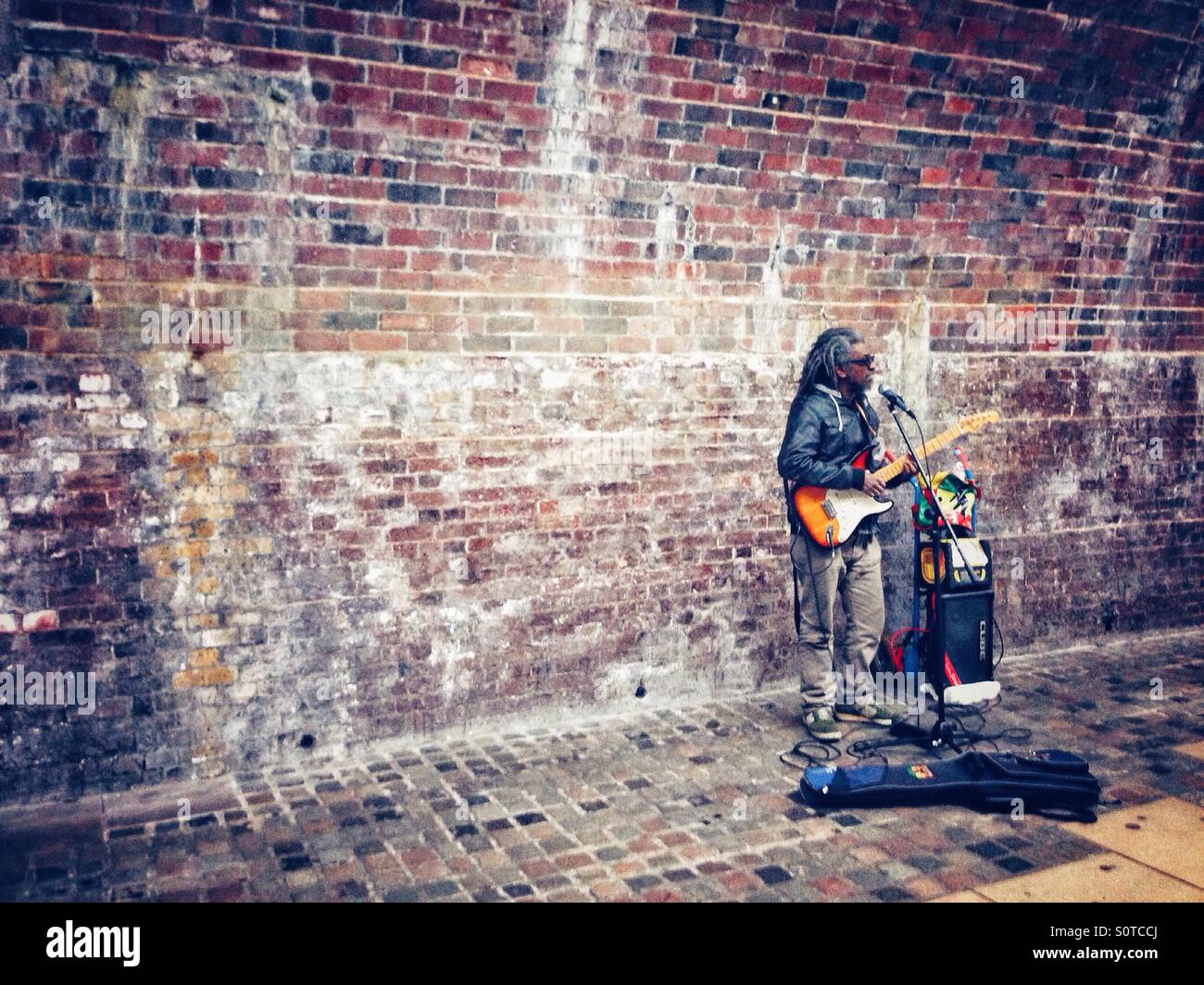 Busker london hi-res stock photography and images - Alamy