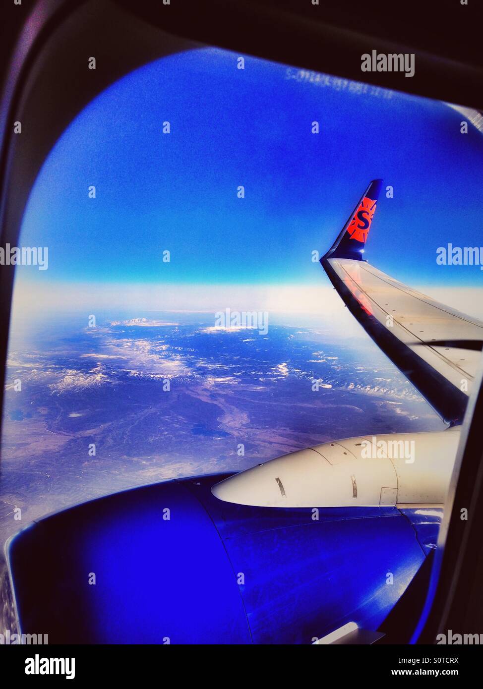 Looking out the window of a Sun Country airplane Stock Photo - Alamy
