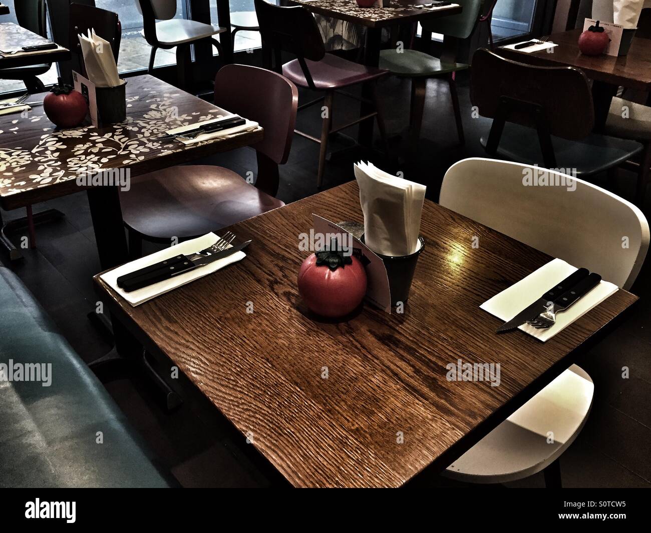 Diner tables hi-res stock photography and images - Alamy