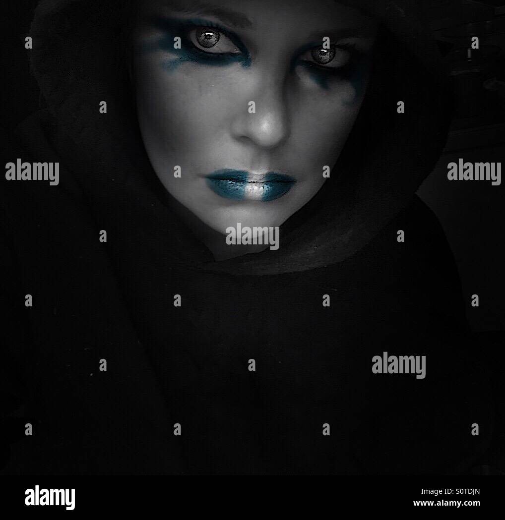 Dark portraits hi-res stock photography and images - Alamy