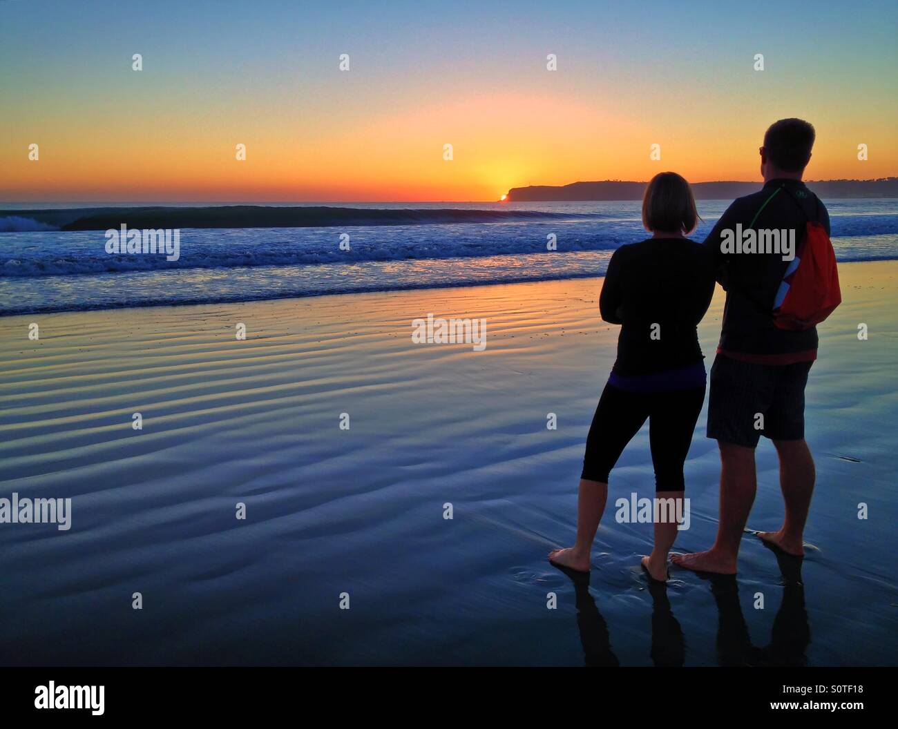 Man and woman watching sunset hi-res stock photography and images - Alamy