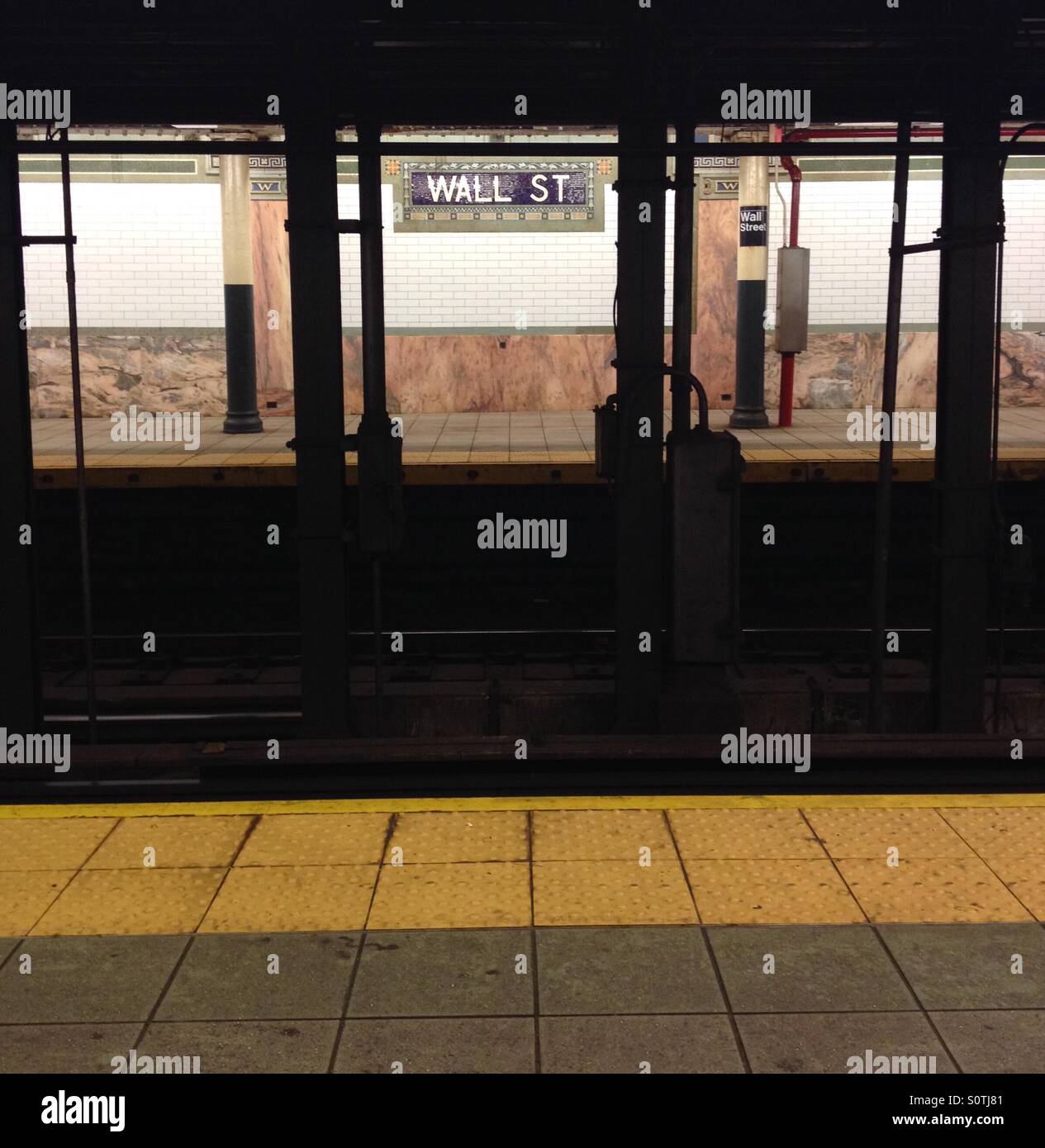 Wall street station subway hi-res stock photography and images - Alamy