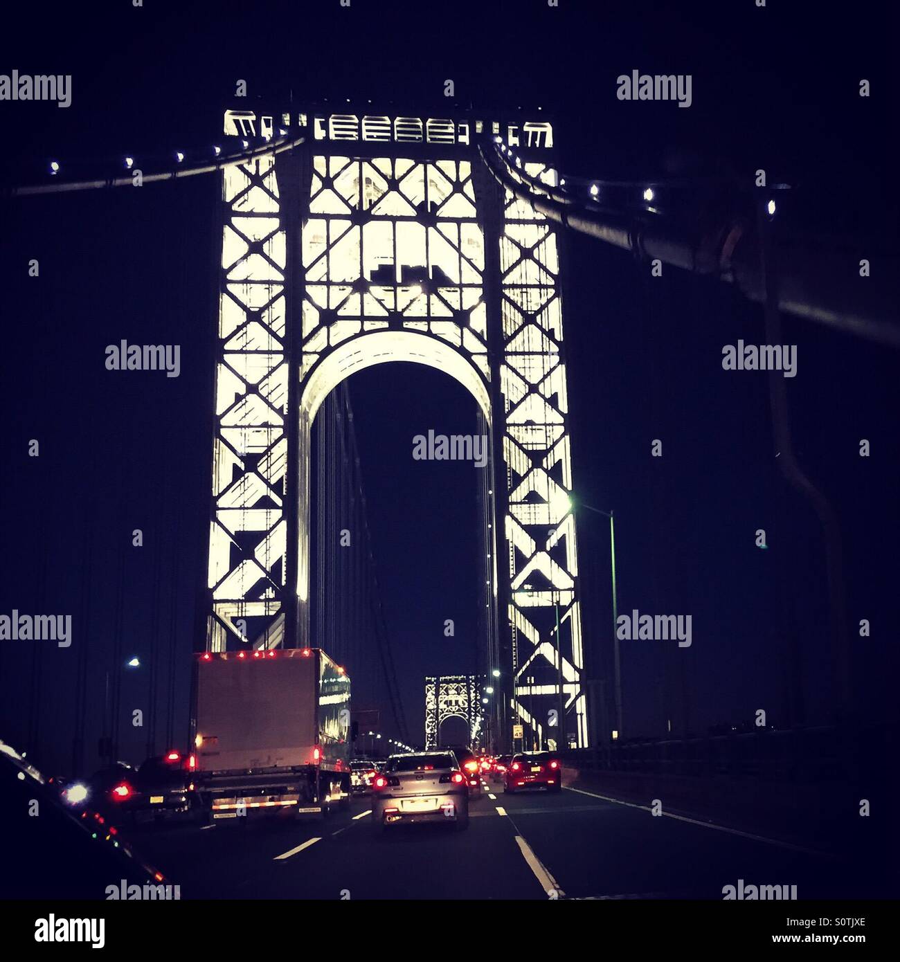 George washington bridge traffic hi-res stock photography and images ...