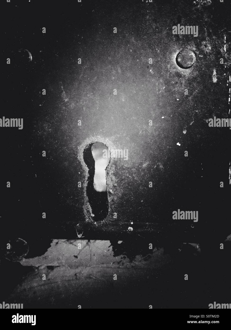 Looking through the keyhole Stock Photo - Alamy