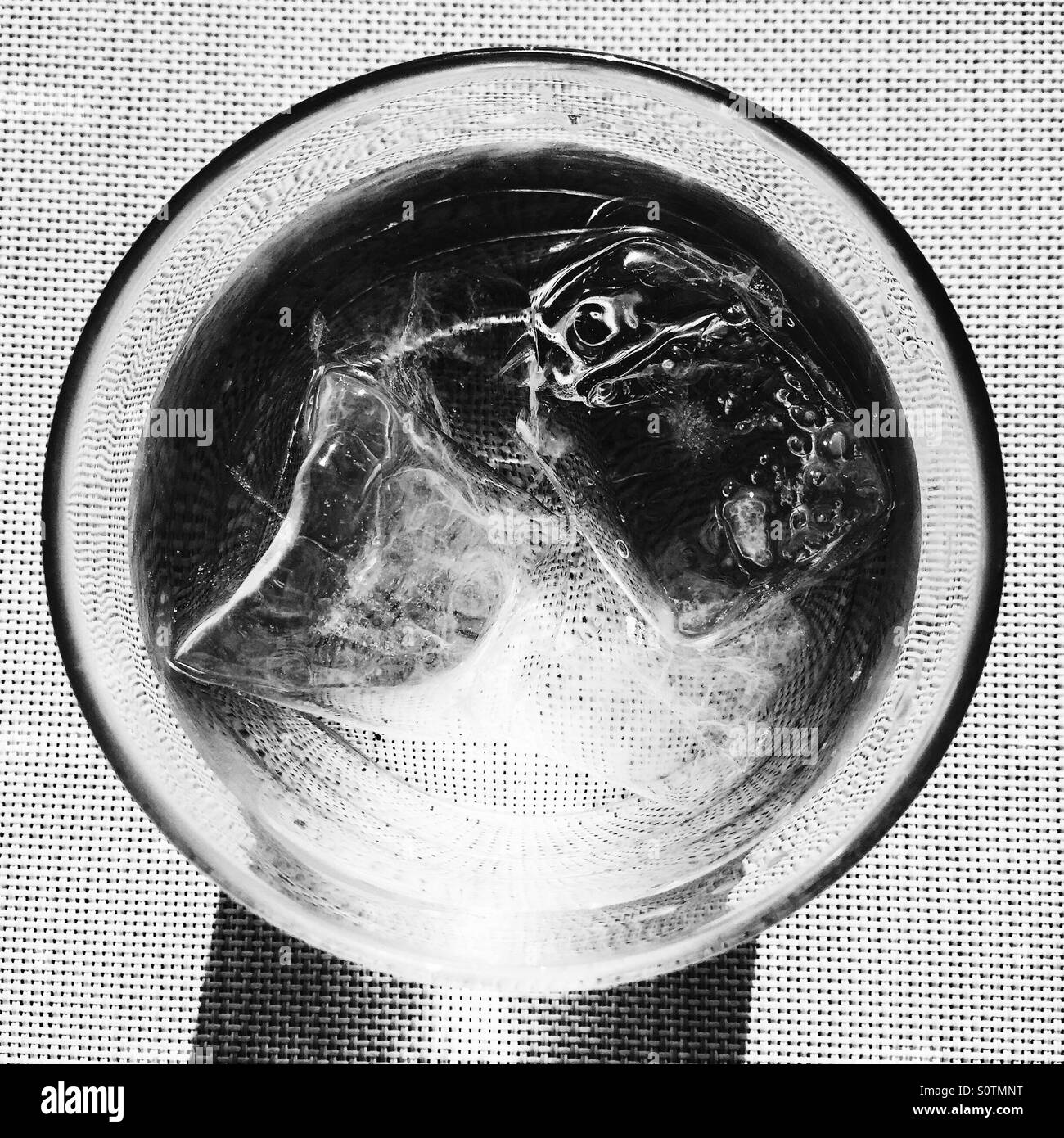 Circle ice drink hi-res stock photography and images - Alamy
