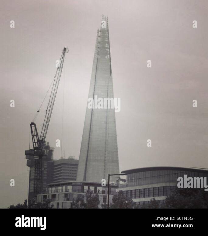 Black and white shard hi-res stock photography and images - Alamy