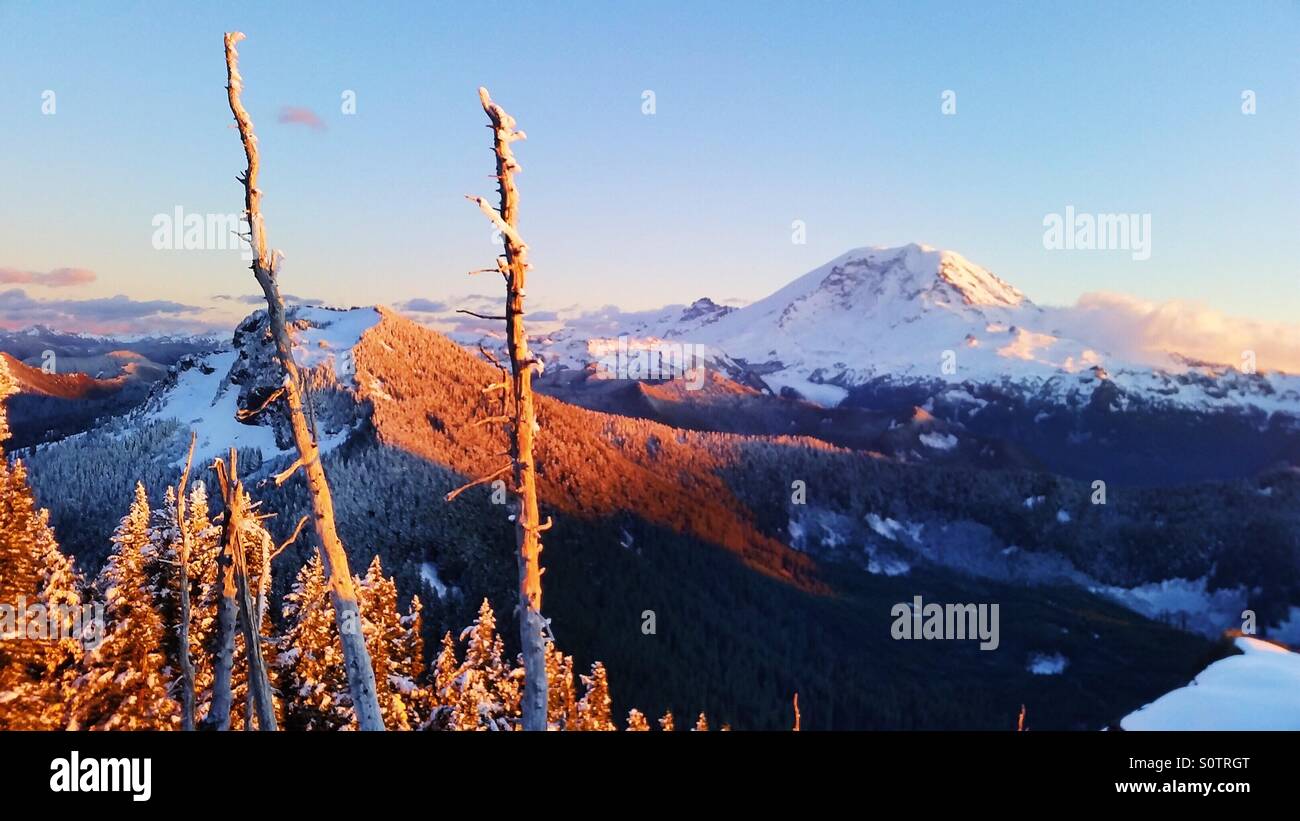 Mount rainer winter hi-res stock photography and images - Alamy