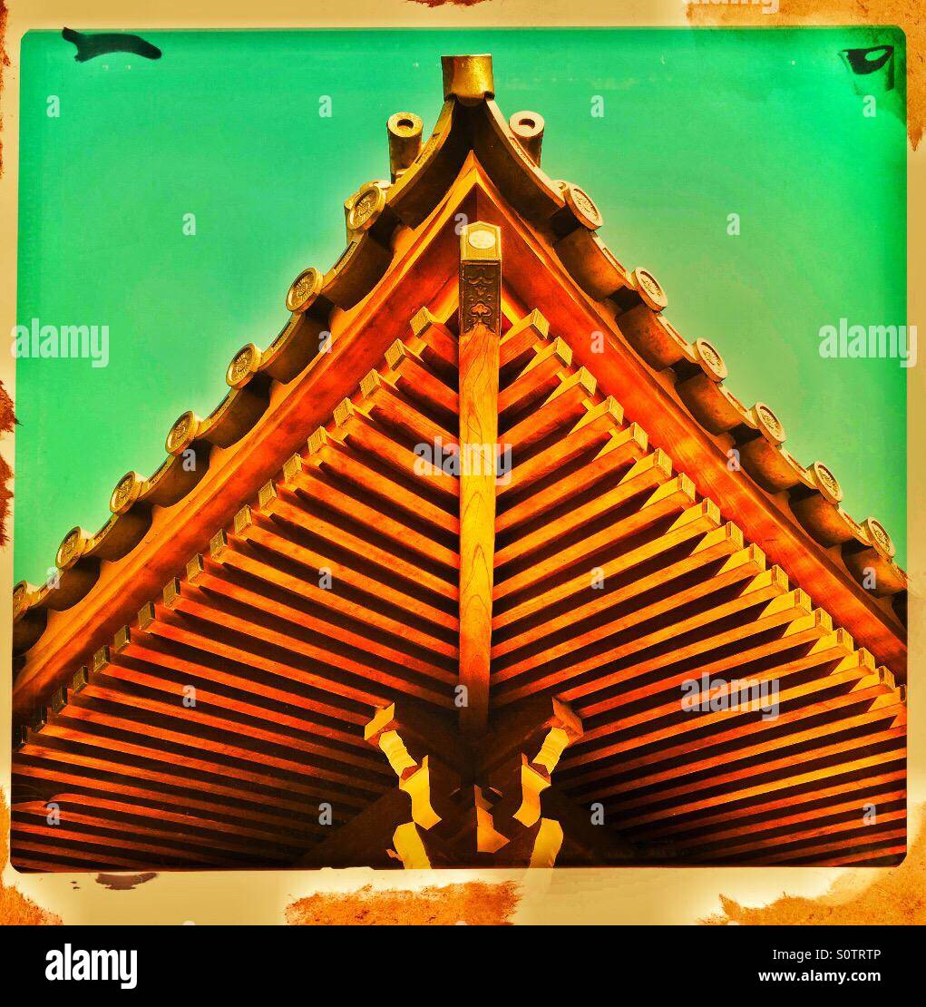 Detailed corner of roof hi-res stock photography and images - Alamy