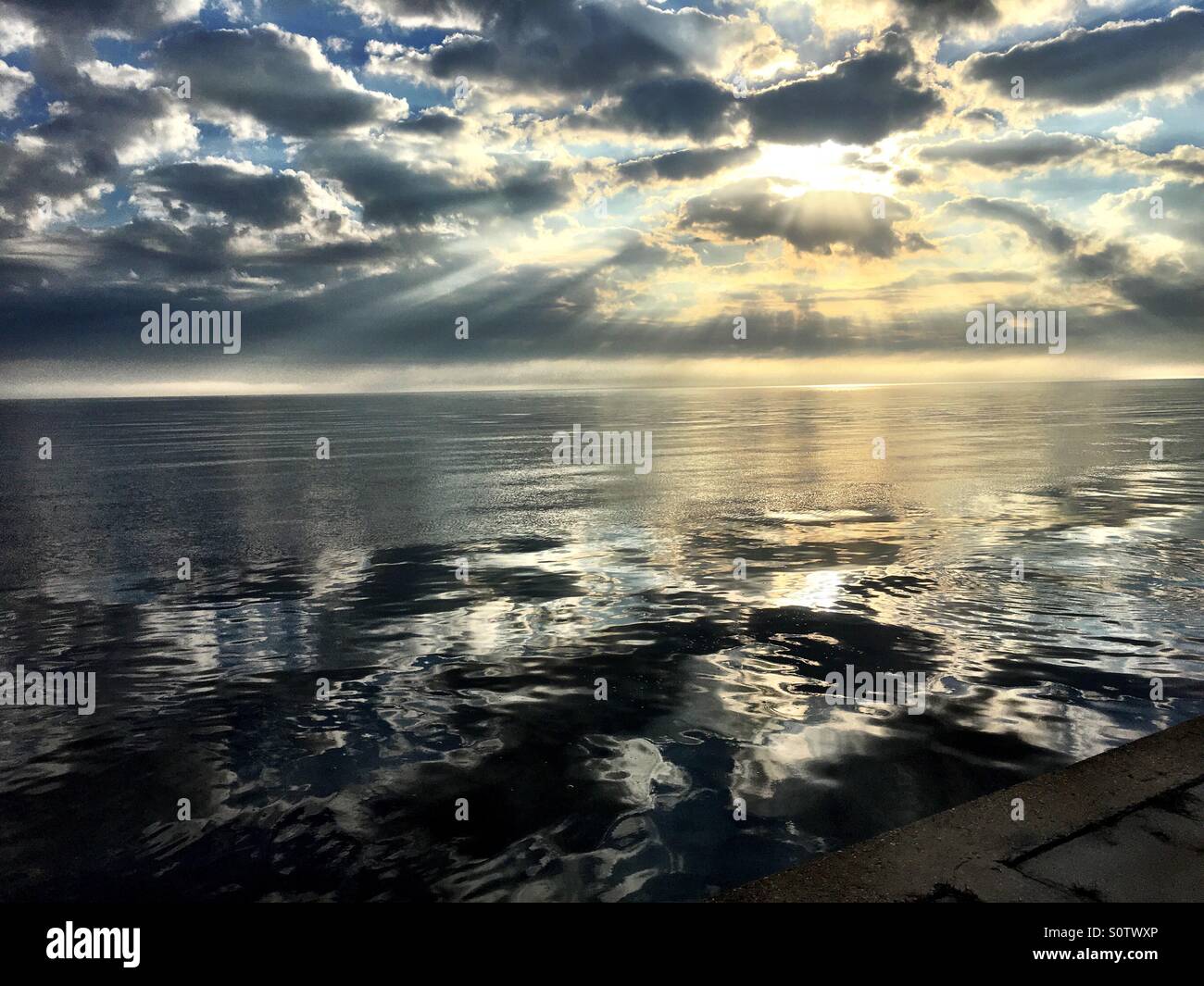 Rays at sunset hi-res stock photography and images - Alamy
