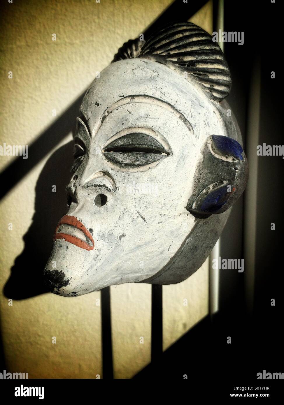 Voodoo mask hi-res stock photography and images - Alamy